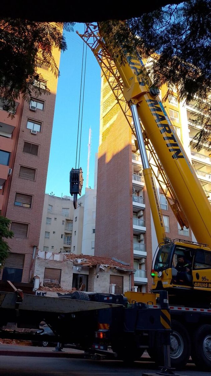 Córdoba: cómo fue el primer día de la demolición controlada en el ...